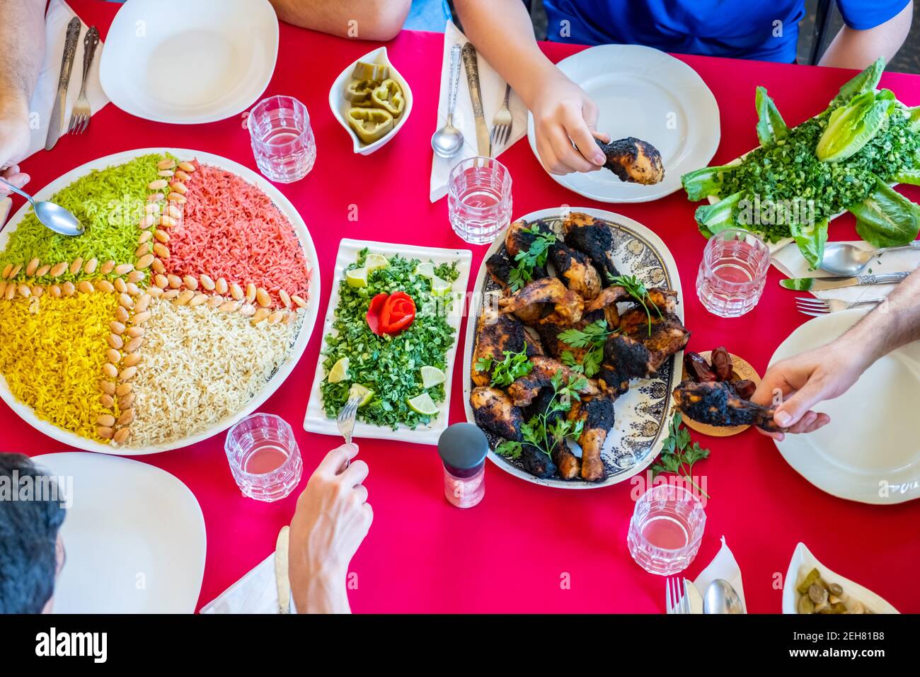 Arabic family eating with hands hi-res stock photography and images - Alamy