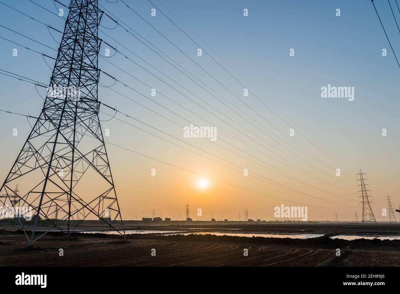 Power pylons and horizon hi-res stock photography and images - Alamy