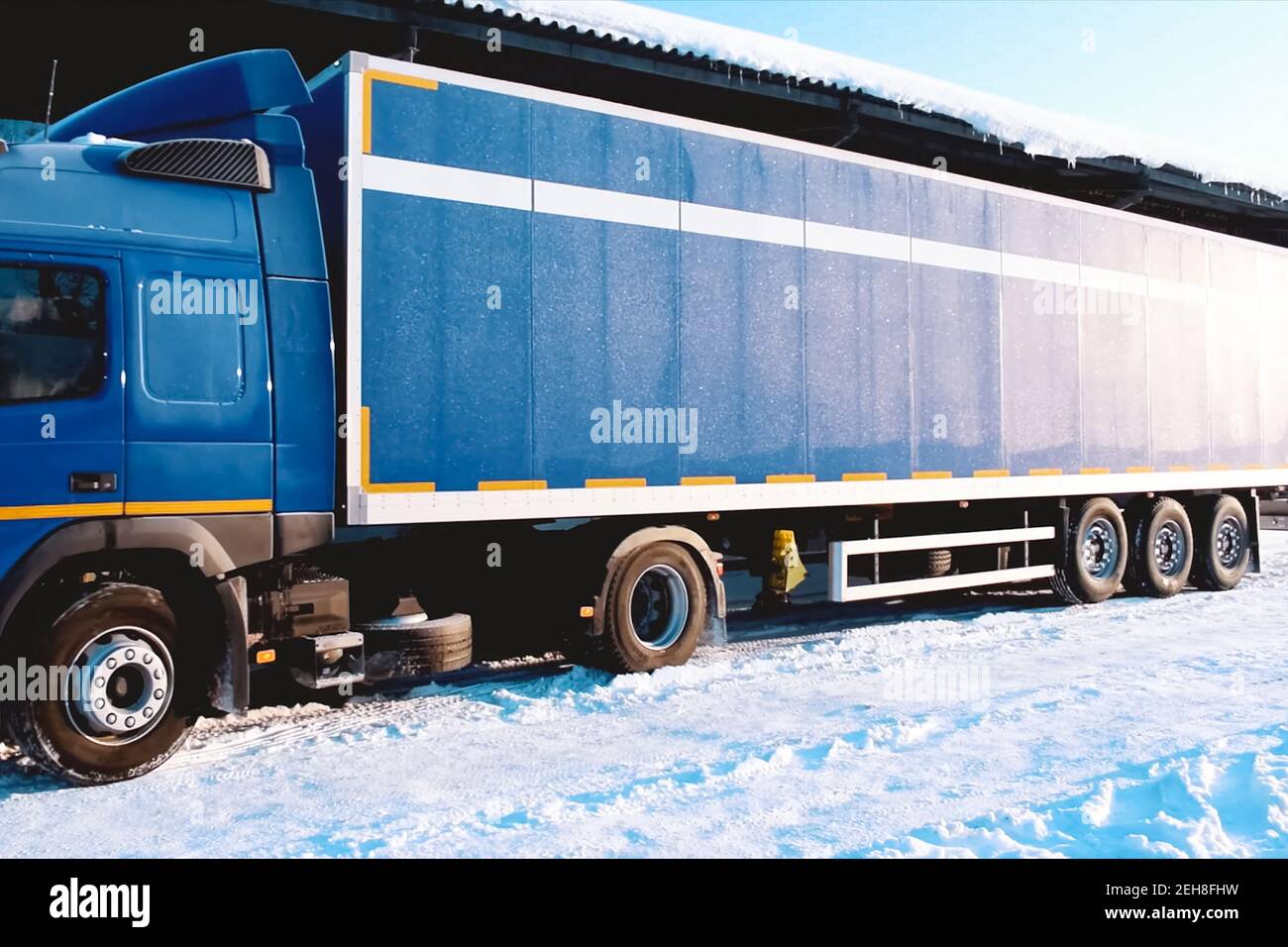 Articulated lorry unloading hi-res stock photography and images - Alamy