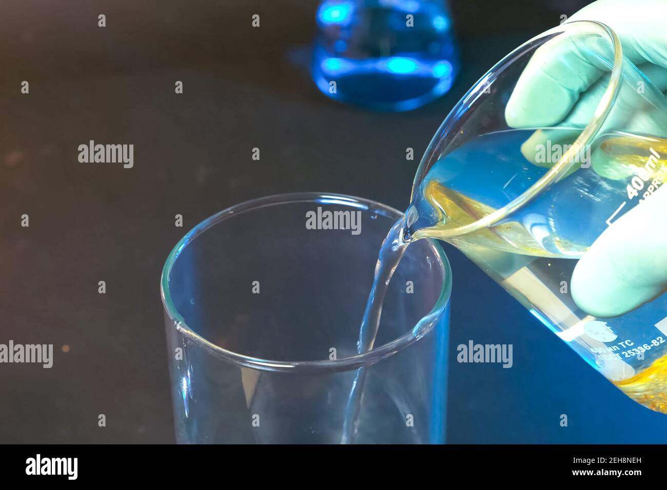 Conical flask filter hi-res stock photography and images - Alamy