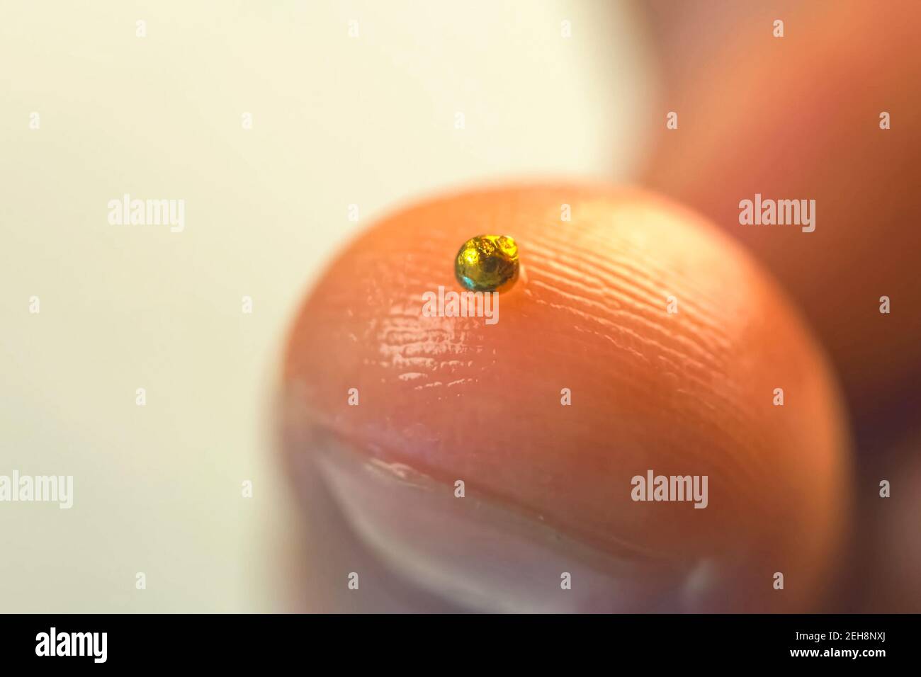 Gold plating electronic components hi-res stock photography and images ...