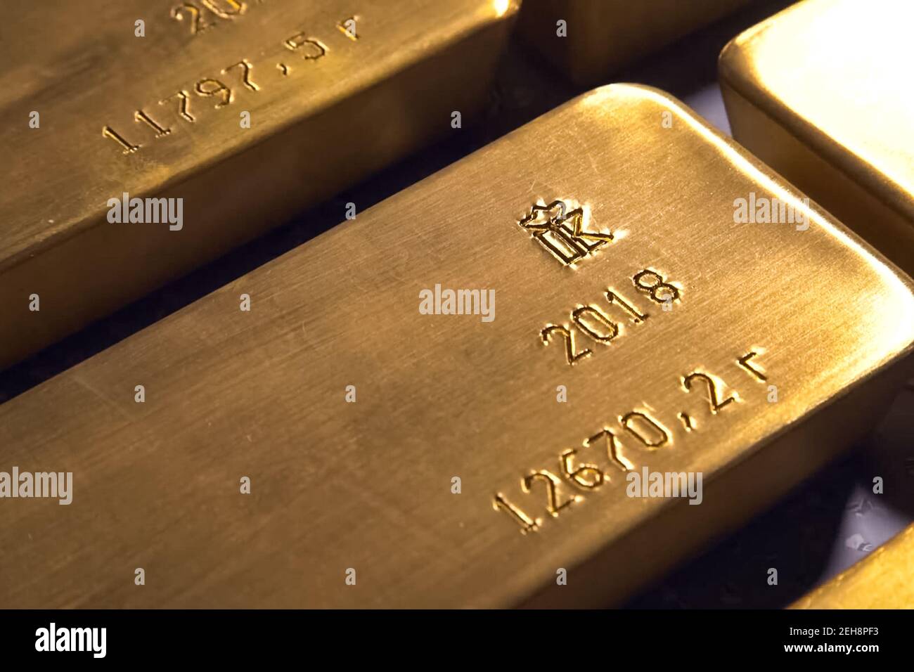 White chocolate bars in pile hi-res stock photography and images - Alamy