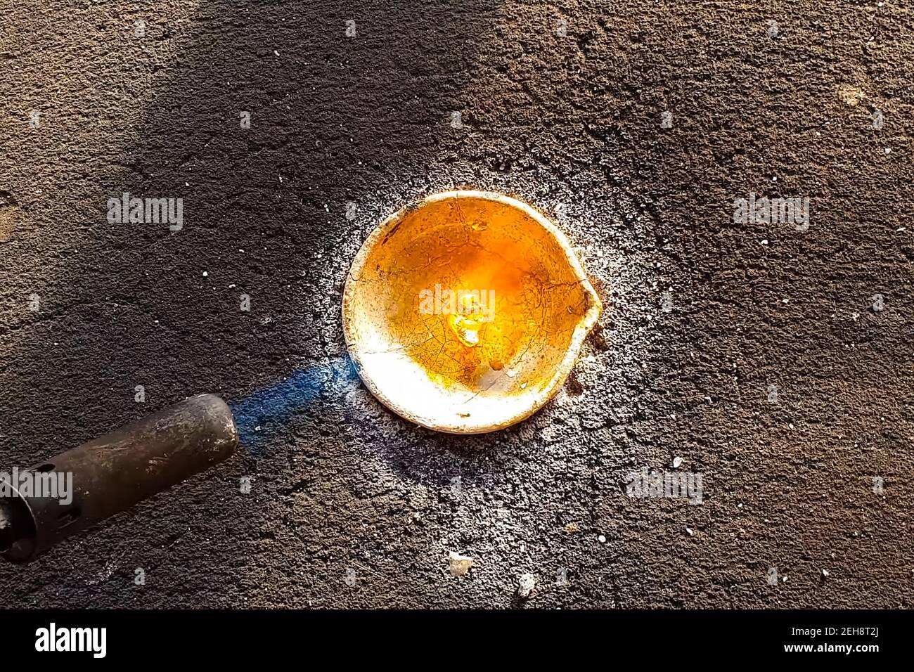 Skilled jeweller hi-res stock photography and images - Alamy