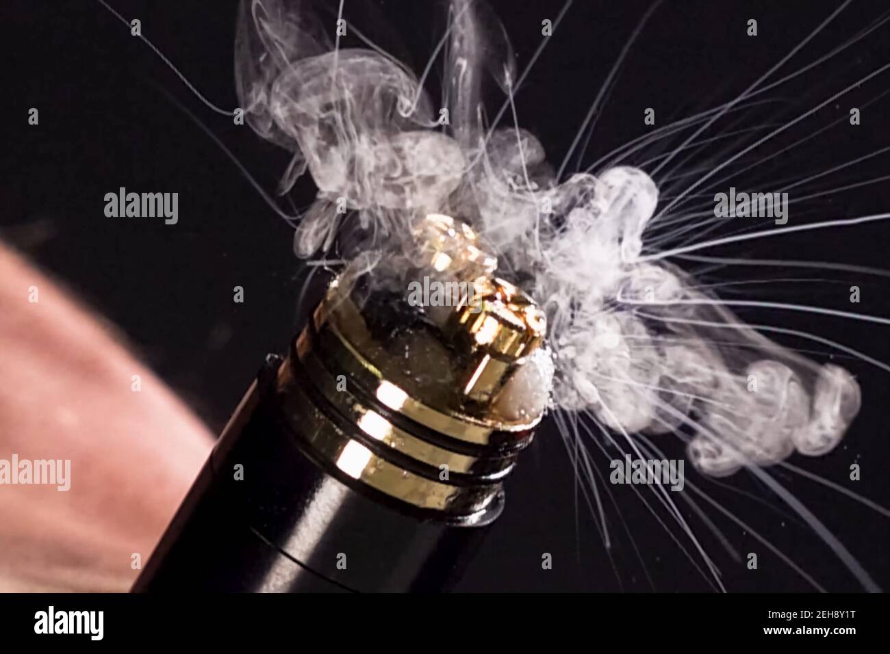 Vape plume hi-res stock photography and images - Alamy