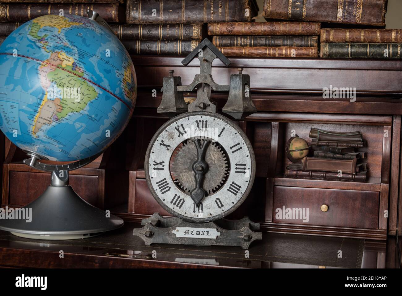 Globe clock on books hi-res stock photography and images - Alamy
