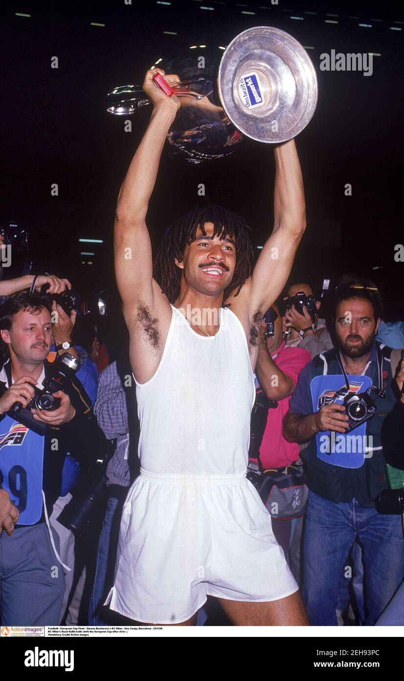 Ruud gullit milan hi-res stock photography and images - Alamy