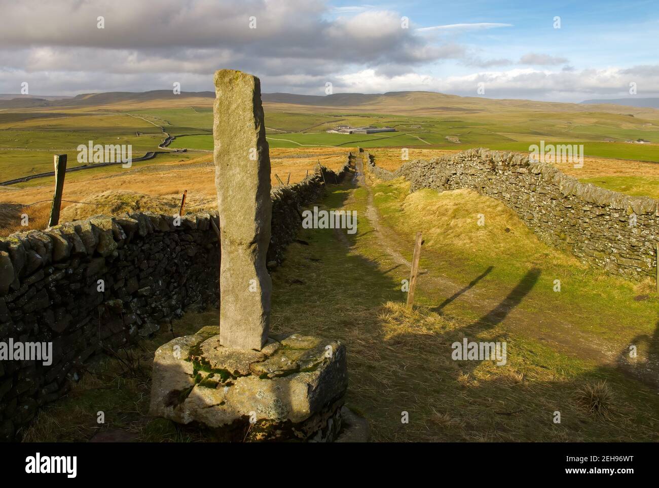 Weets Top Medieval Cross Near Malham in the Yorkshire Dales Stock Photo ...