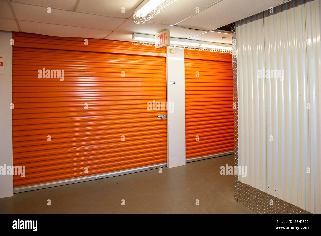 Mini doors hi-res stock photography and images - Alamy