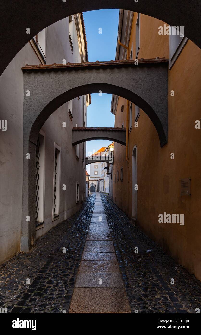 Pathway between buildings hi-res stock photography and images - Alamy