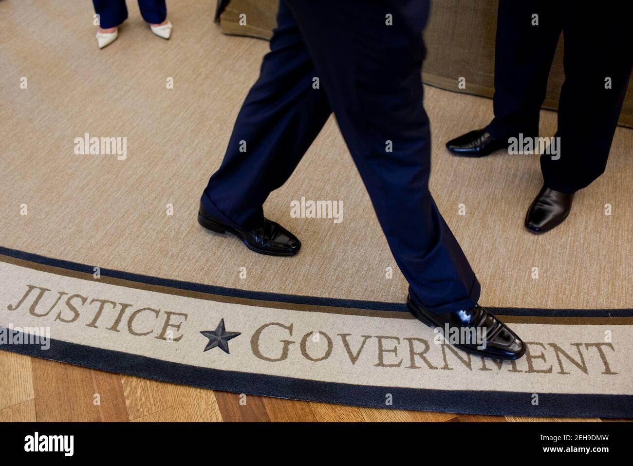 Oval office rug hi-res stock photography and images - Alamy