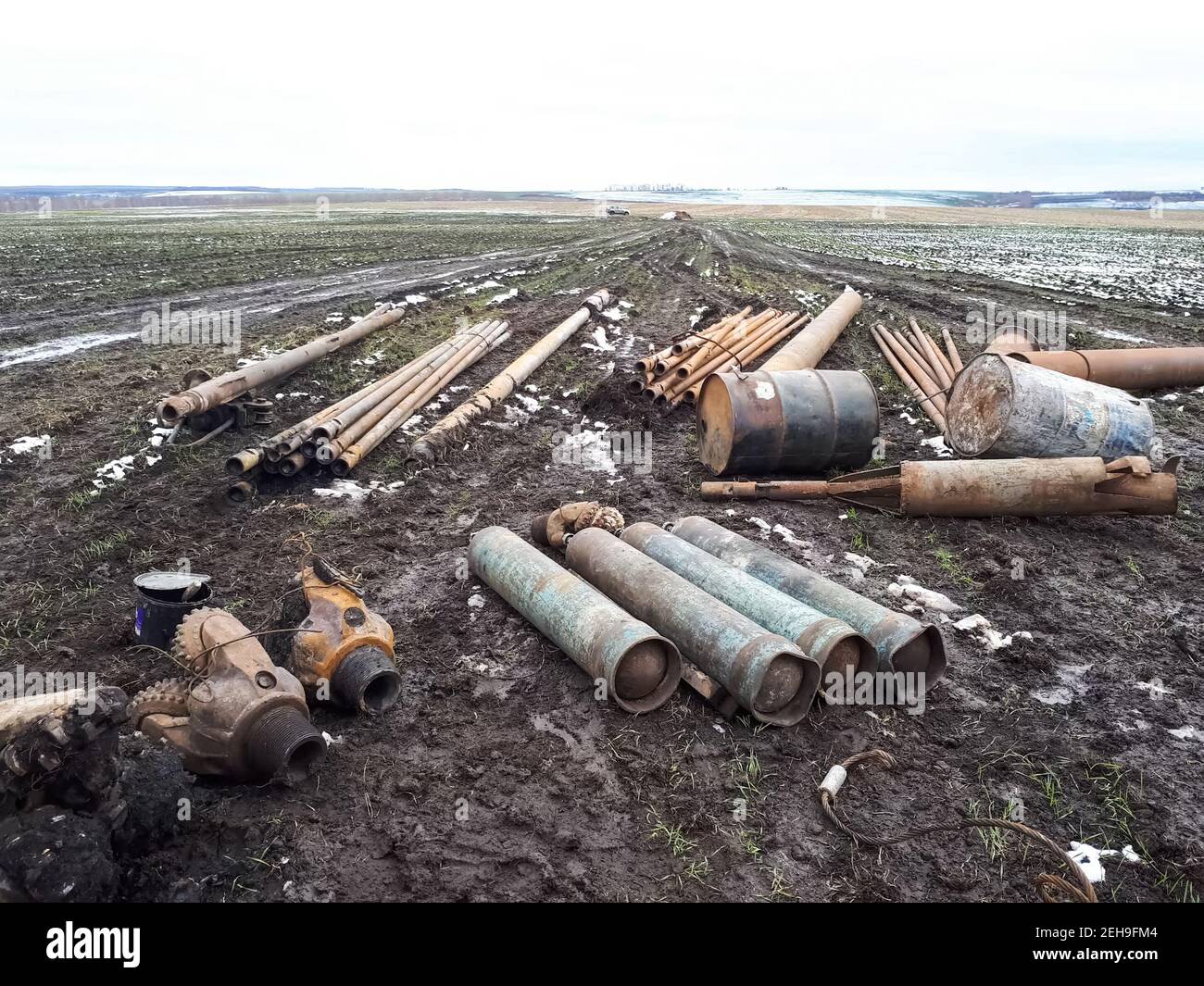 Oil rig in swamp hi-res stock photography and images - Alamy