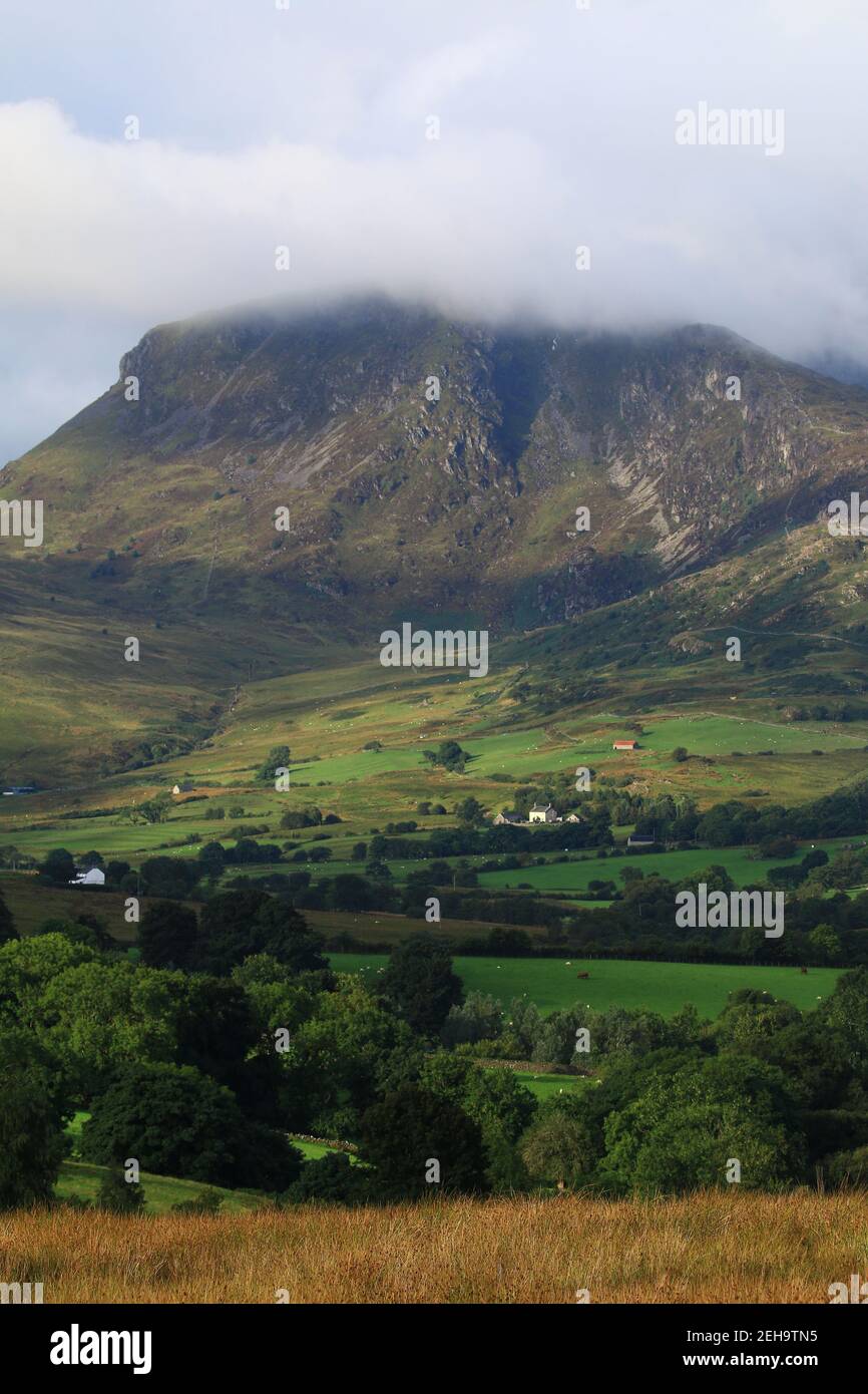 Mid mountain loop hi-res stock photography and images - Alamy