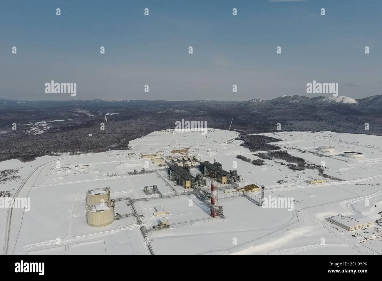 Natural gas liquefaction technology hi-res stock photography and images ...