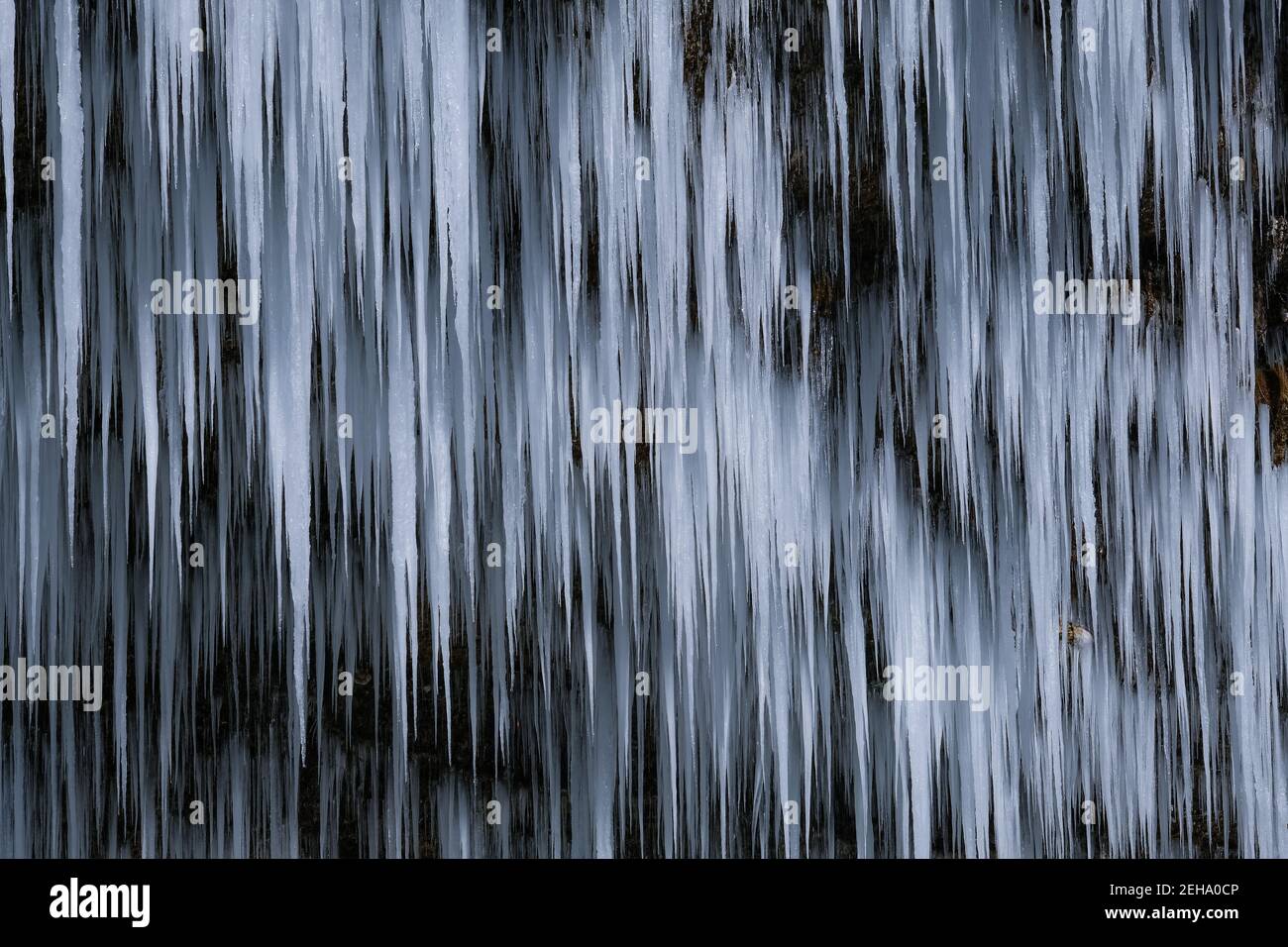 Falling ice in sparkling water hi-res stock photography and images - Alamy