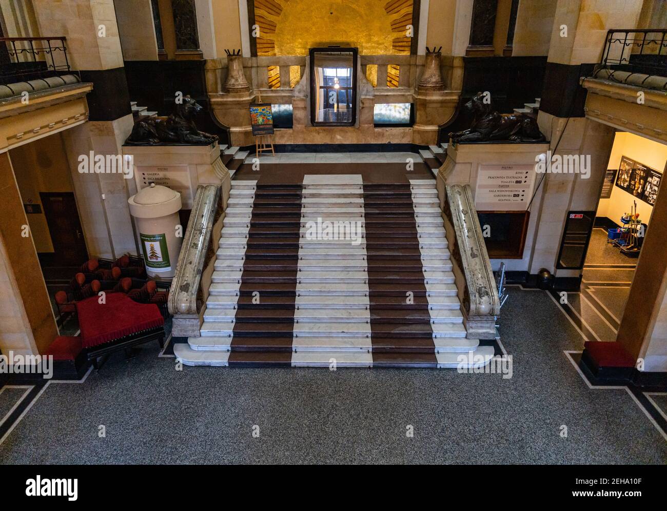 City hall stairs hi-res stock photography and images - Alamy
