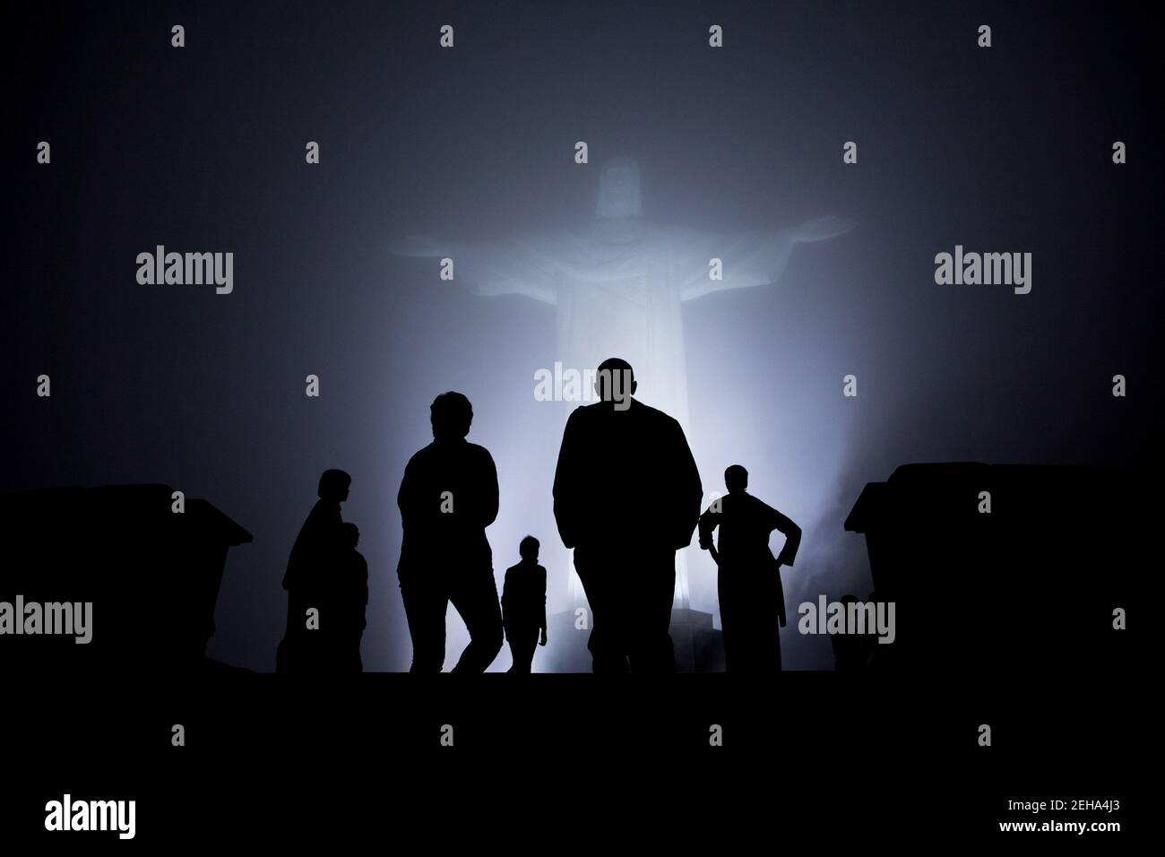 President Barack Obama, First Lady Michelle Obama, and daughters Sasha ...