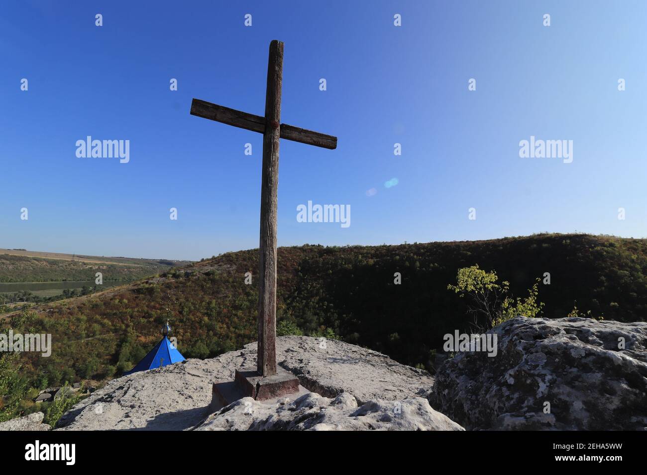 wooden cross on a high hill Stock Photo - Alamy