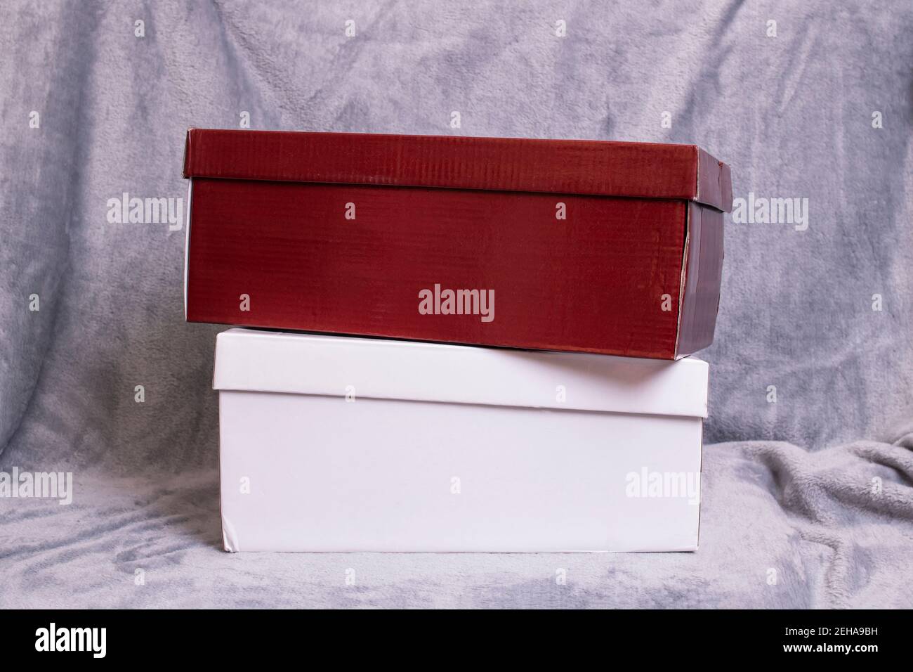 Open closed two cardboard hi-res stock photography and images - Alamy
