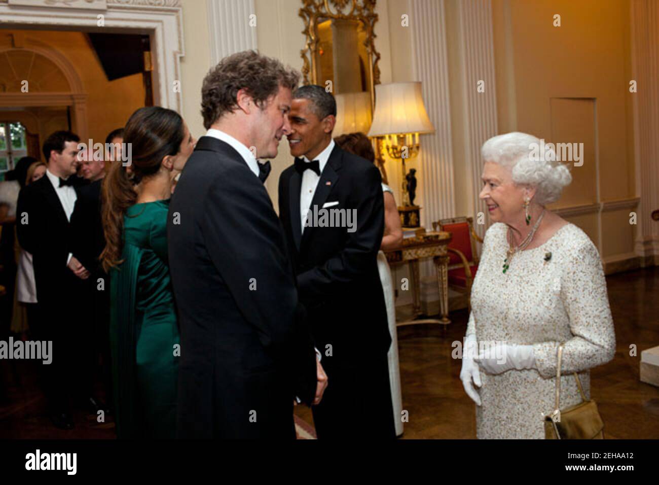 President Barack Obama and Queen Elizabeth II greet guests, including ...