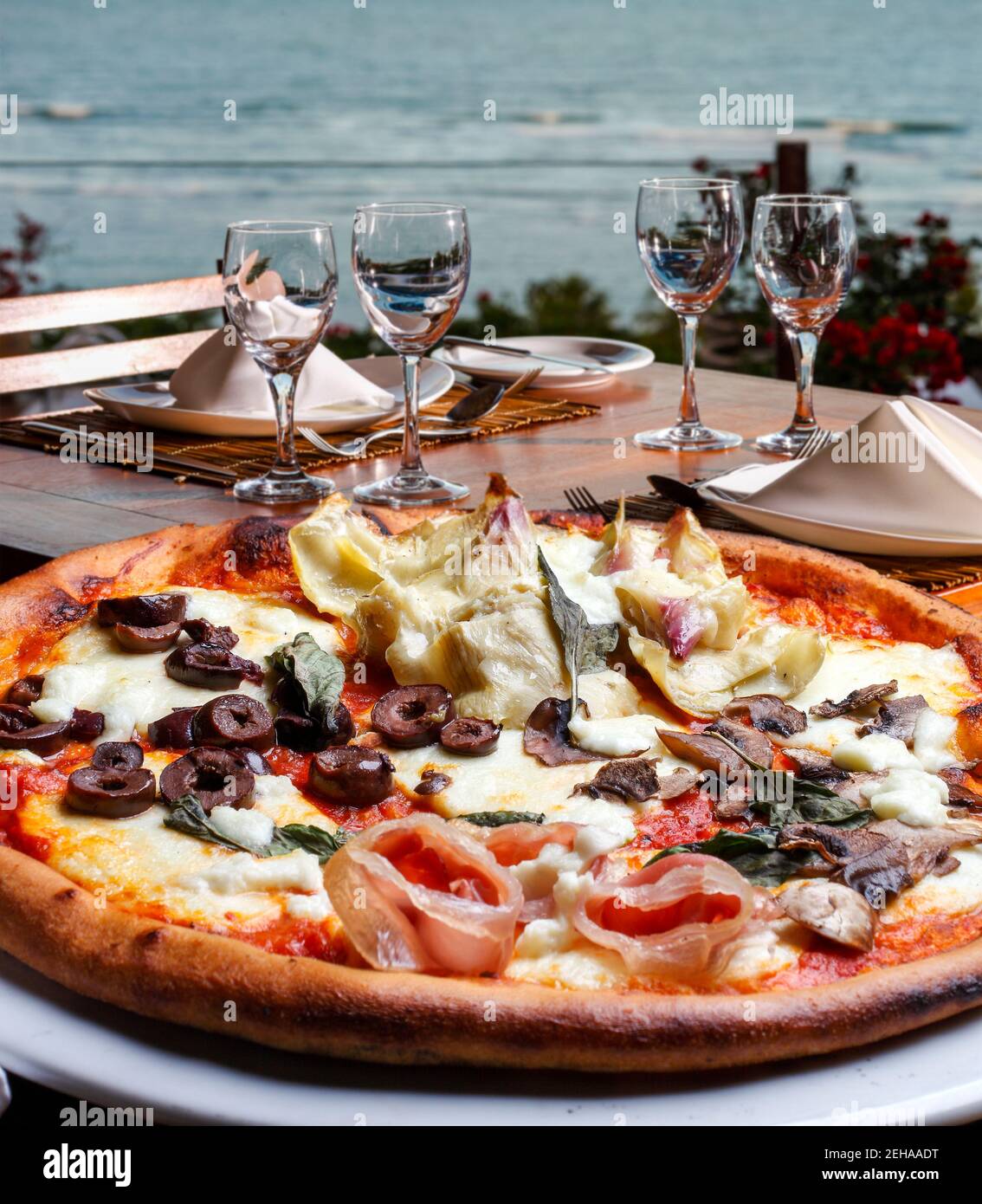 Pizzeria on the beach food Stock Photo - Alamy