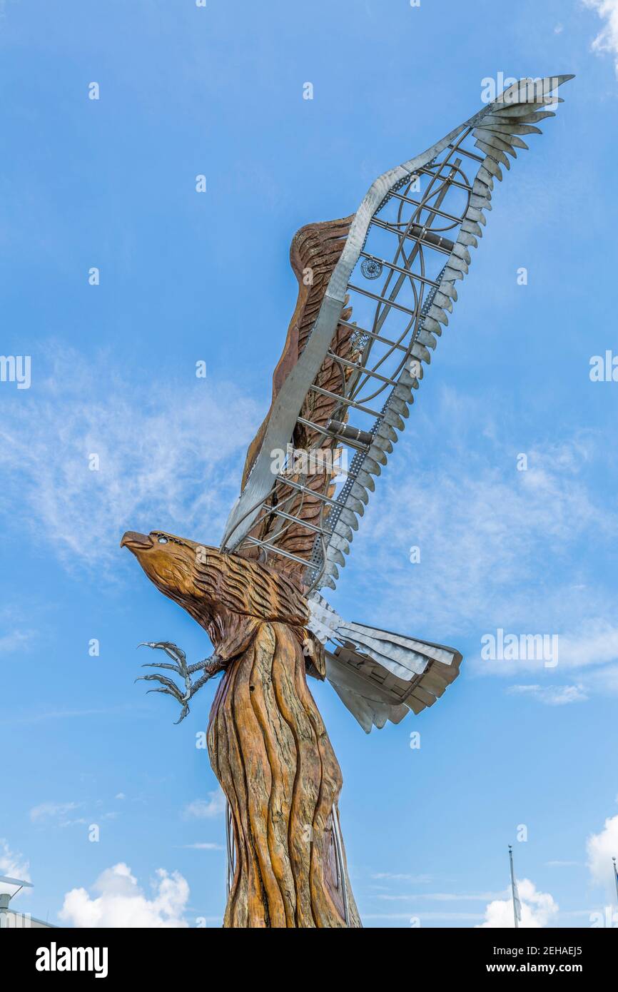 Infinity Eagle sculpture by Marlon and Preston Miller at the Infinity ...