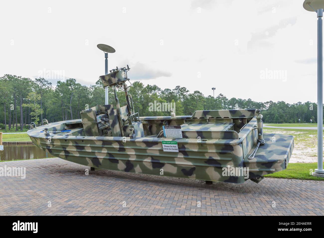 Special operations craft riverine hi-res stock photography and images ...