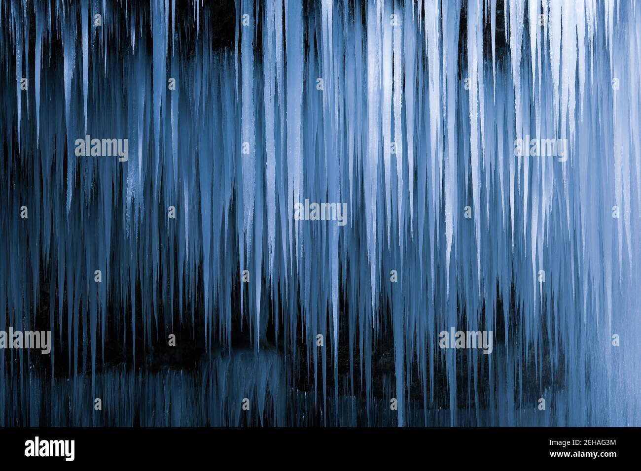 Falling ice in sparkling water hi-res stock photography and images - Alamy