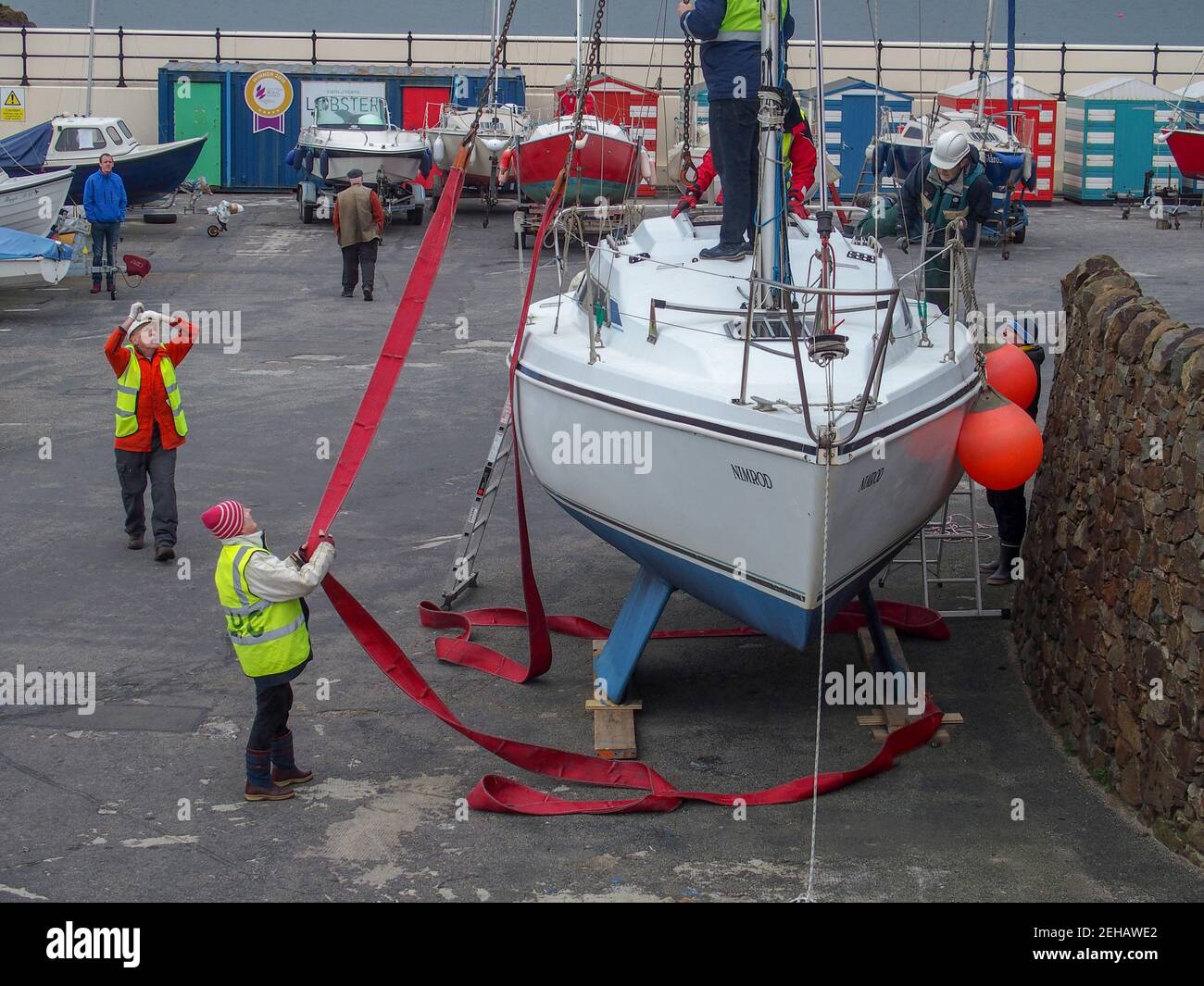Hunter Horizon 27 yacht being craned into harbour at North Berwick ...