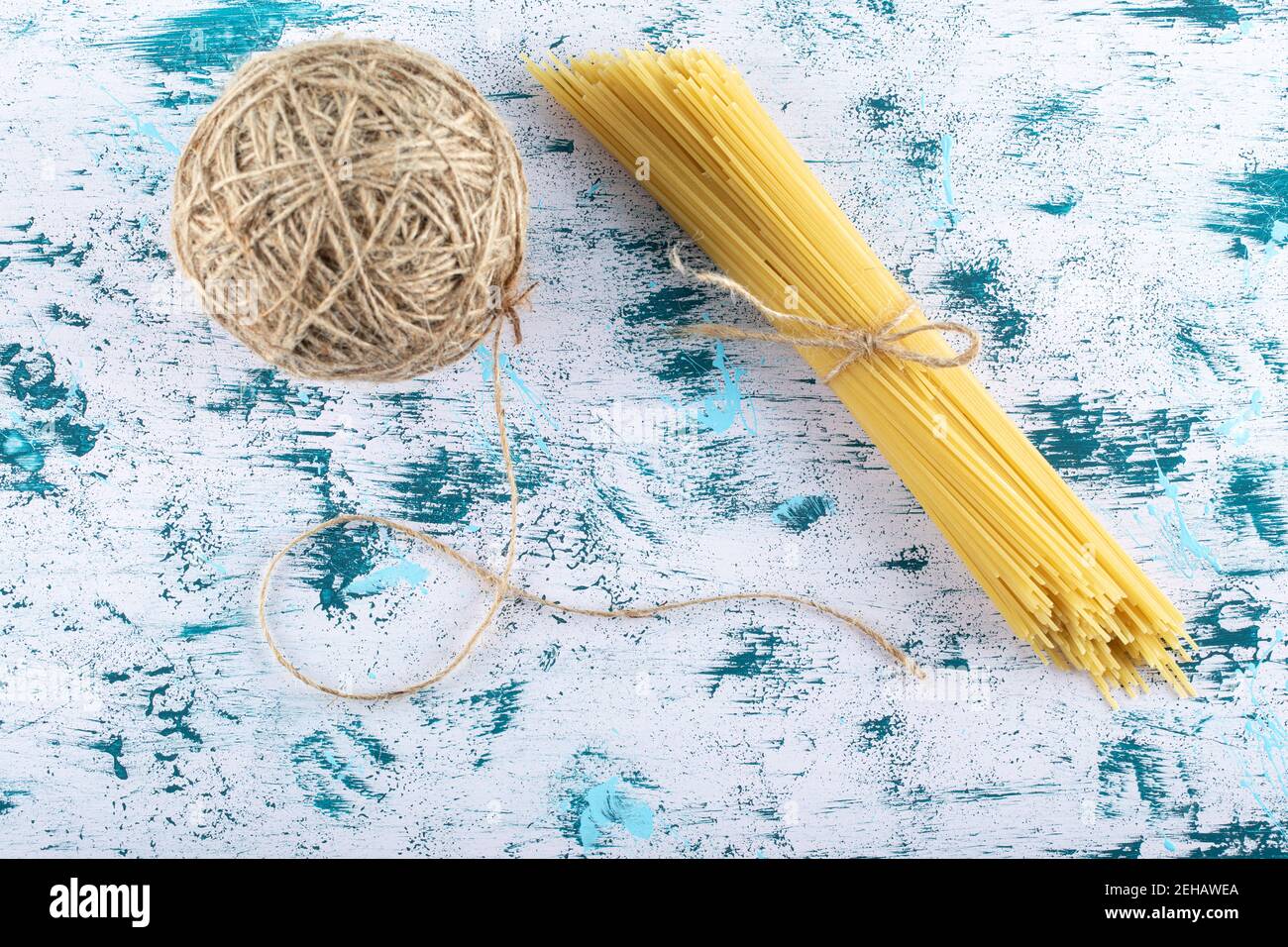Pasta spaghetti dry raw uncooked hi-res stock photography and images ...