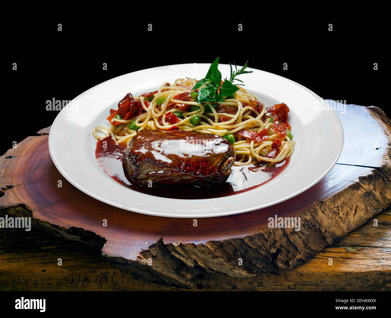 Black pepper pork chop pasta hi-res stock photography and images - Alamy