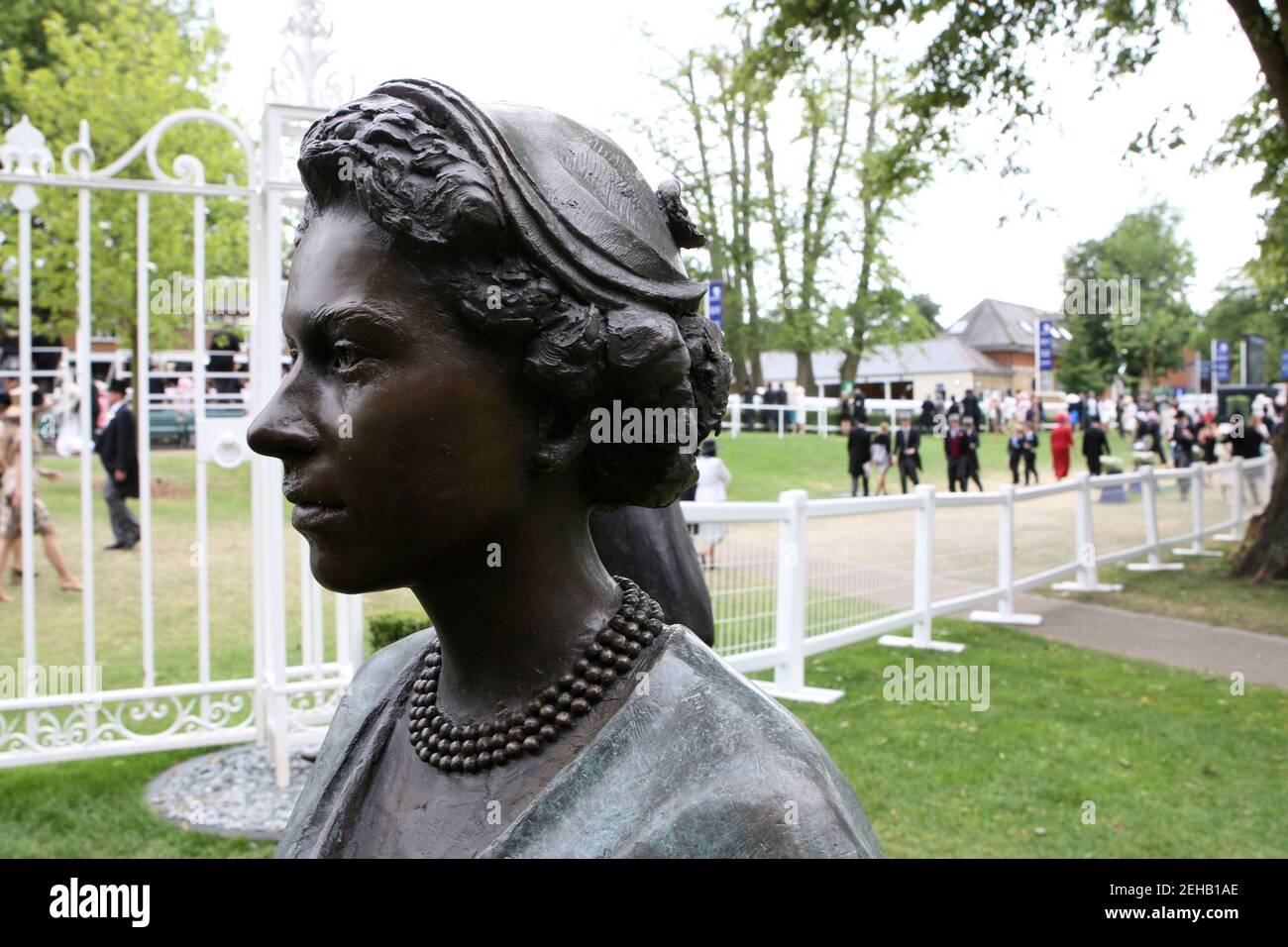Bill scott the queen hi-res stock photography and images - Alamy