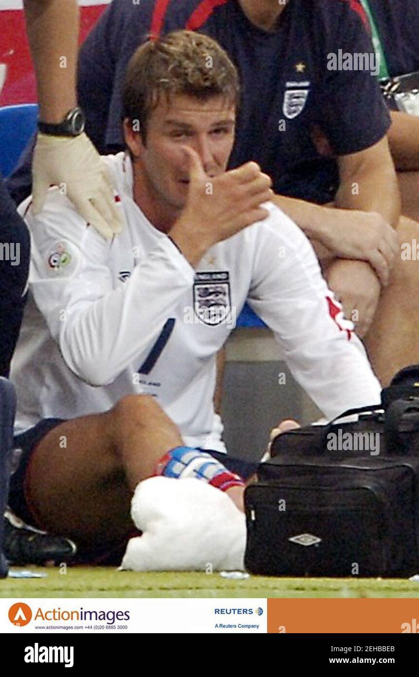 David beckham england crying hi-res stock photography and images - Alamy