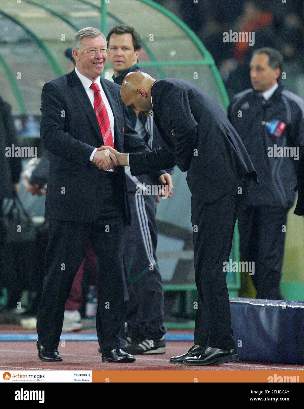 [Alessandro] Spalletti following Allegri to shake his hand : r/soccer