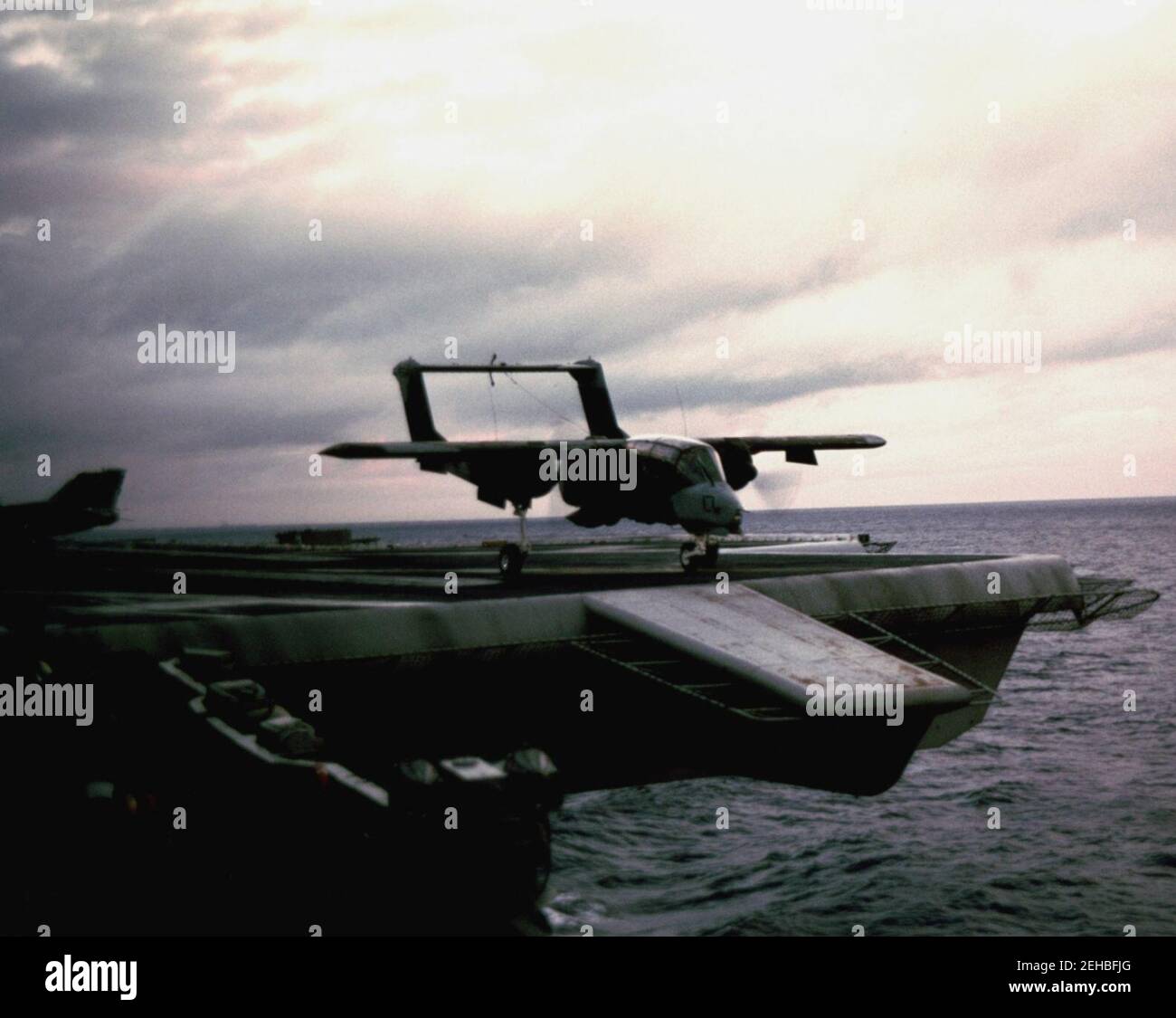 OV-10A VMO-1 takes off from USS America (CV-66) 1991 Stock Photo - Alamy