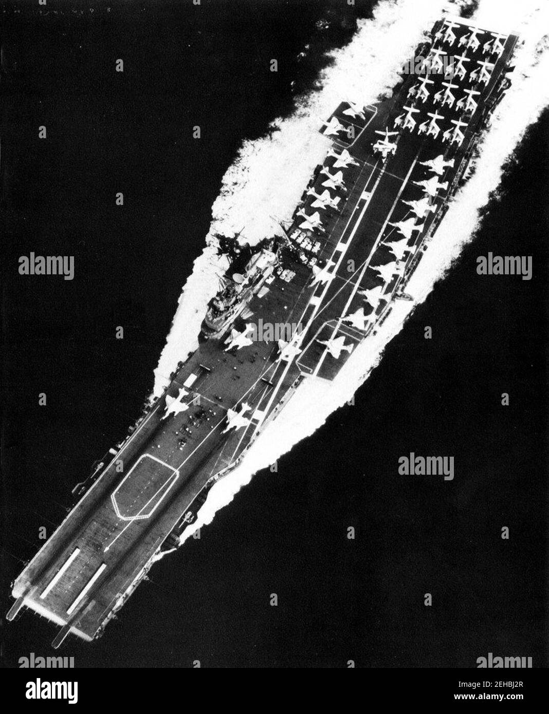 Overhead view of USS Intrepid (CVS-11) in 1966 Stock Photo - Alamy