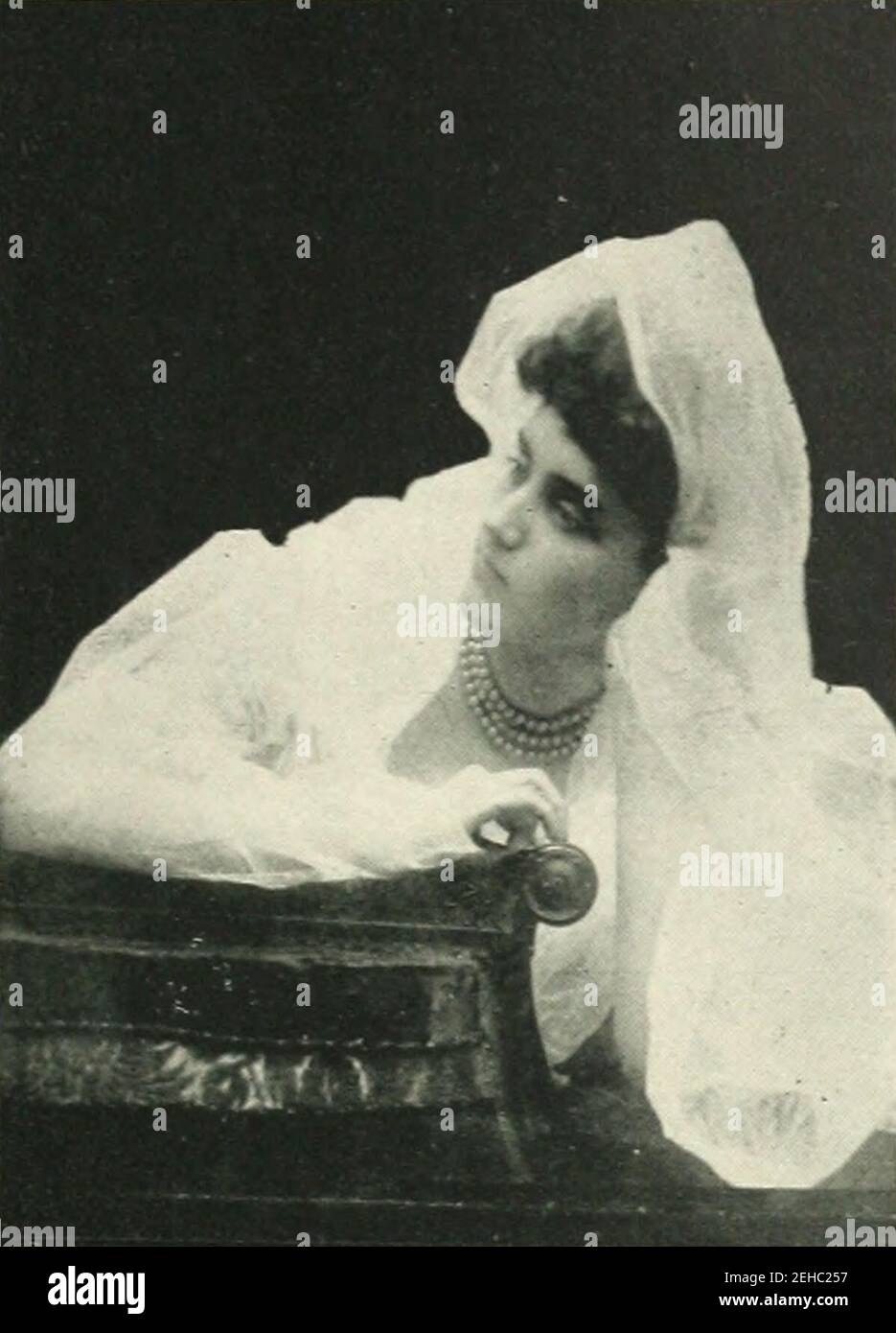 OZELLA SHIELDS HEAD A woman of the century (page 379 crop Stock Photo ...