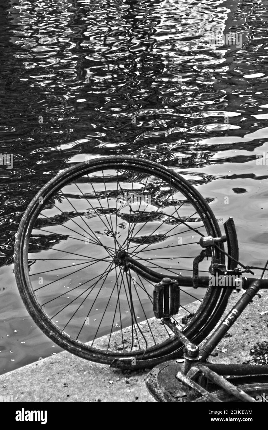 Wave cycle Black and White Stock Photos & Images - Alamy