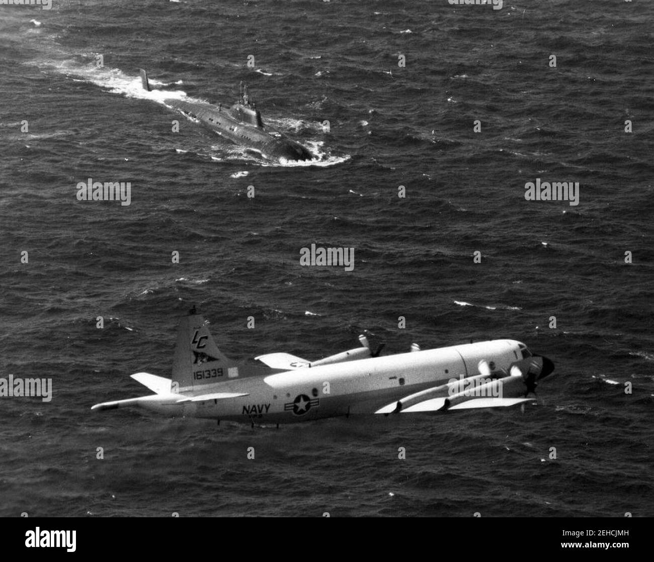 P-3C VP-8 over Victor class sub off Hammamet 1985 Stock Photo - Alamy