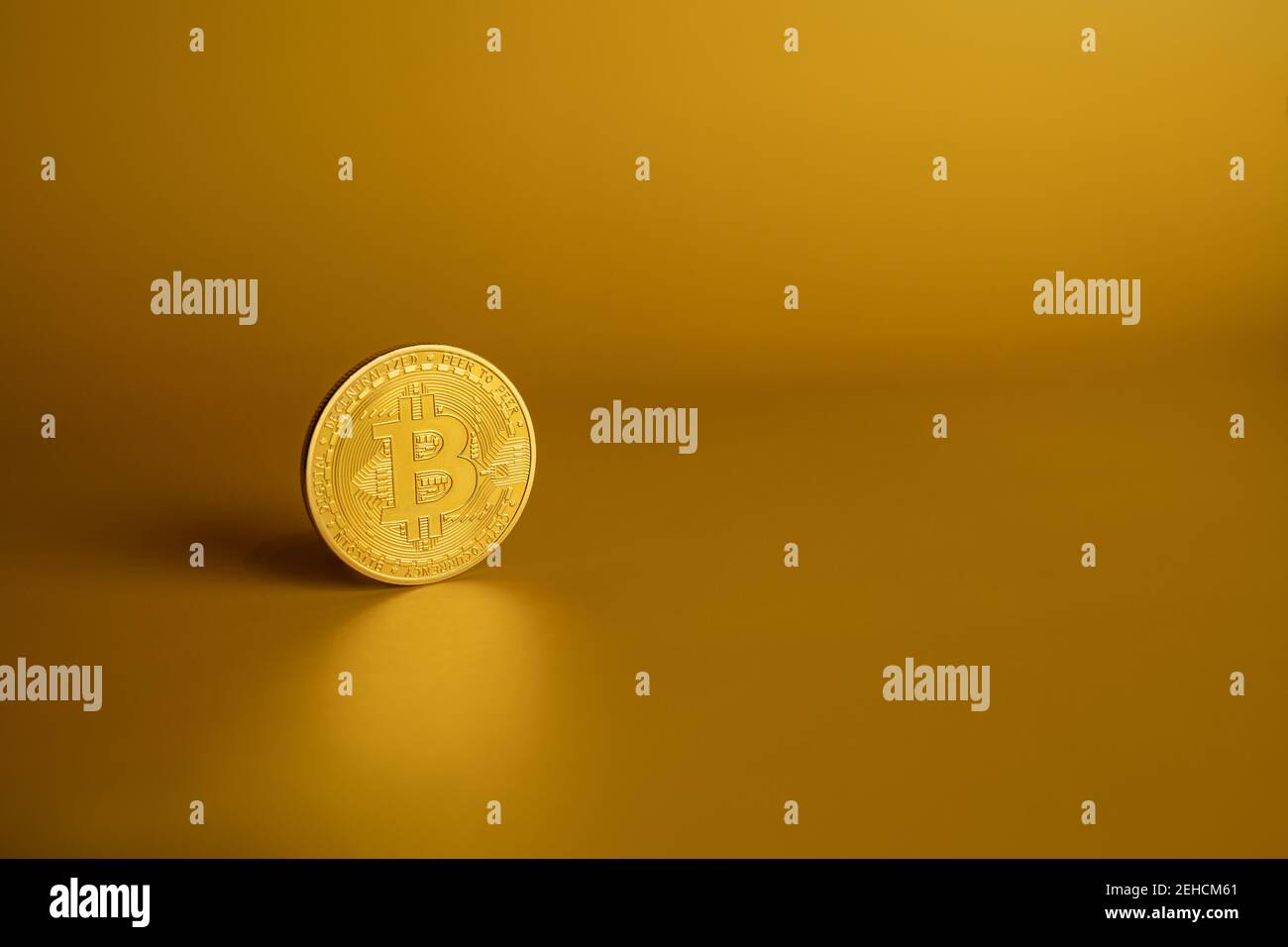 Single gold hi-res stock photography and images - Alamy