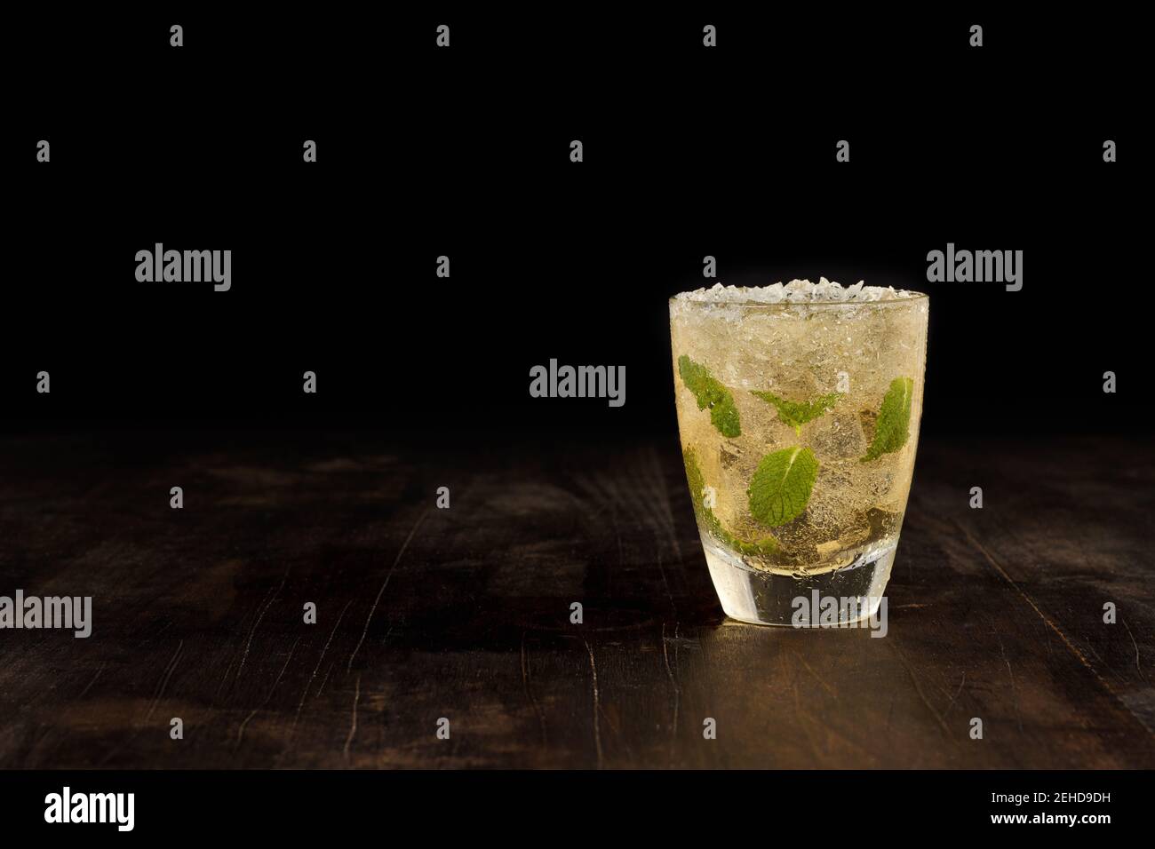 Closeup of a mojito with lots of ice on a table Stock Photo - Alamy