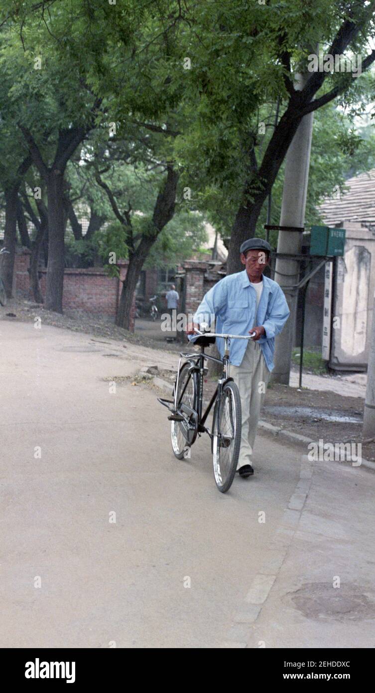 China bicycles 1990s hi-res stock photography and images - Alamy