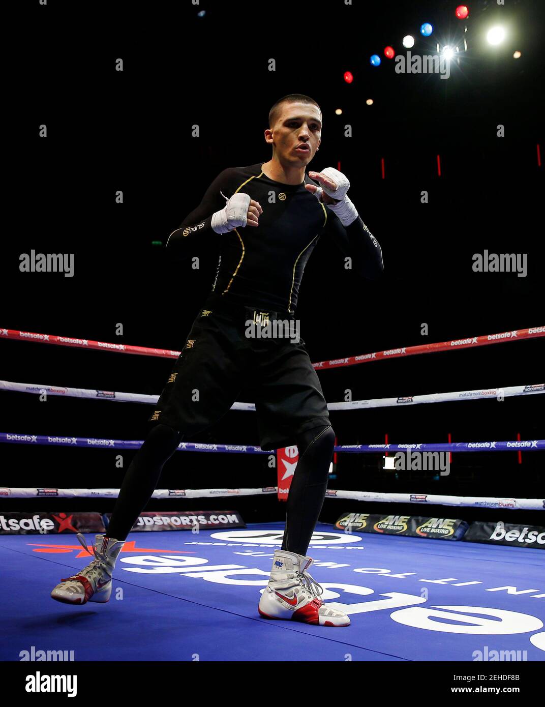 Tony selby hi-res stock photography and images - Alamy