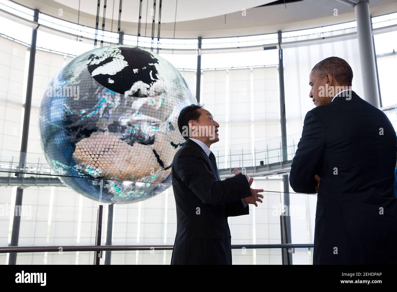 President Barack Obama discusses the Geo-Cosmos with Dr. Mamoru Mohri ...