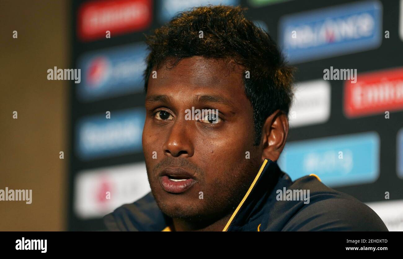 Cricket trophy images hi-res stock photography and images - Alamy