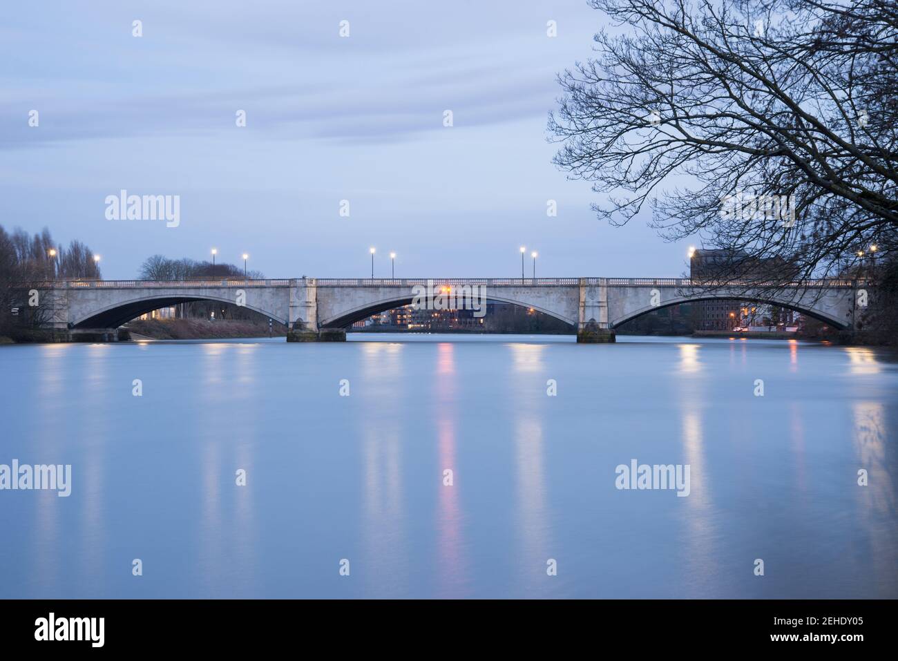 Chiswick bridge hi-res stock photography and images - Alamy