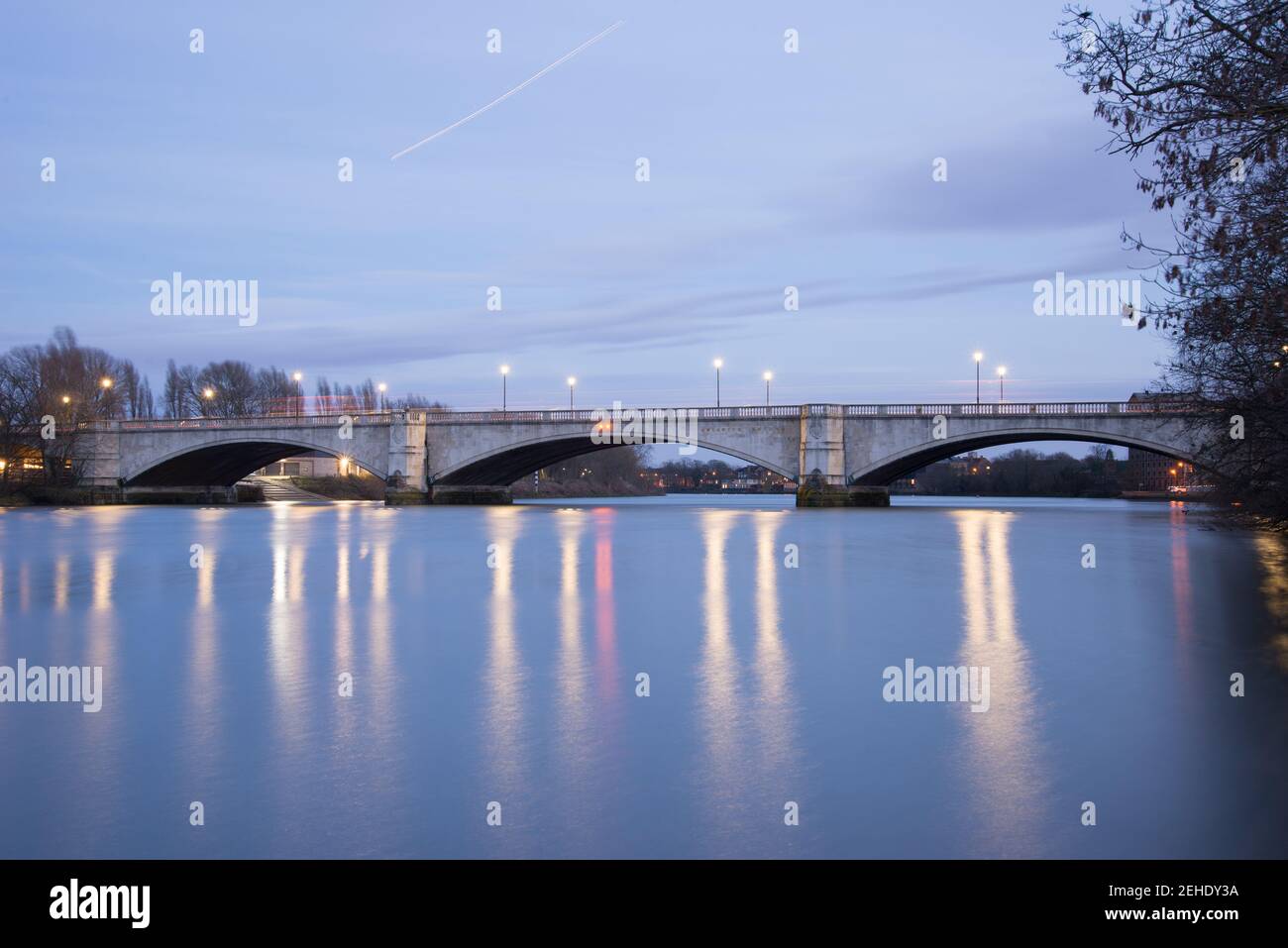 Chiswick bridge hi-res stock photography and images - Alamy