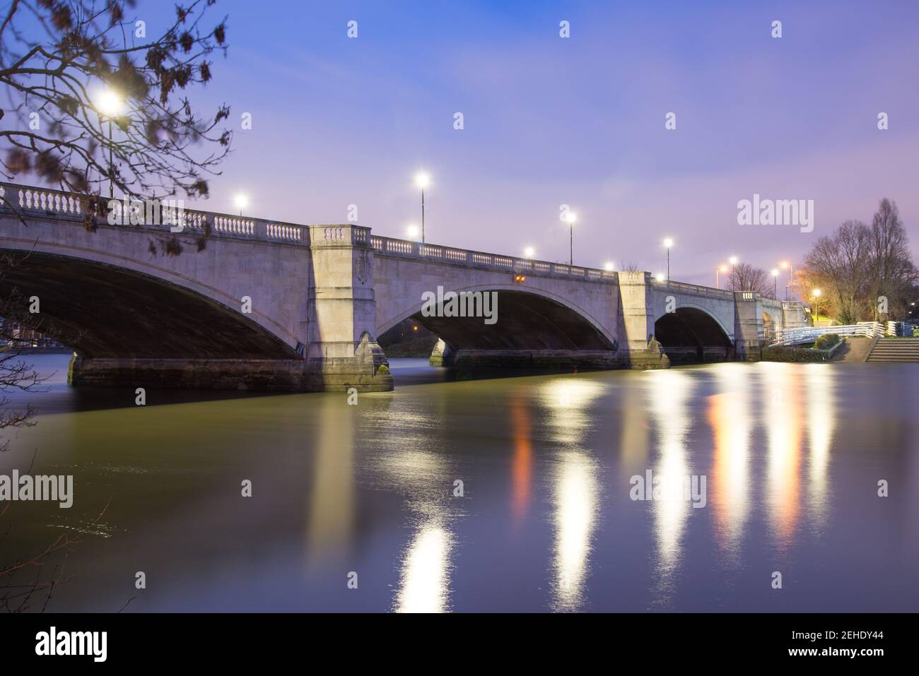 Chiswick bridge hi-res stock photography and images - Alamy