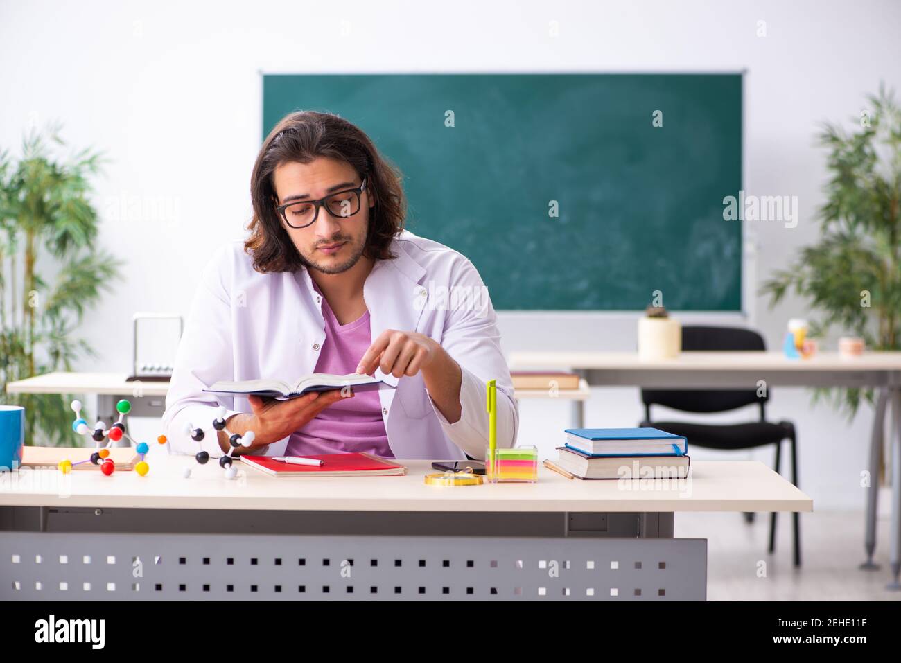 Young physicist in the classroom Stock Photo - Alamy