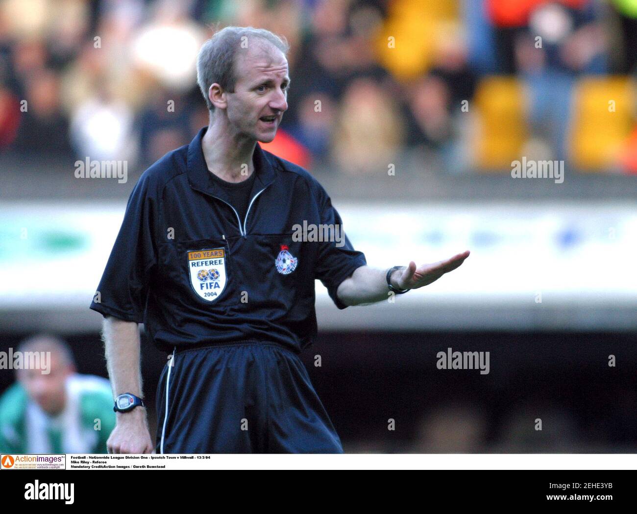 Mike riley referee hi-res stock photography and images - Alamy