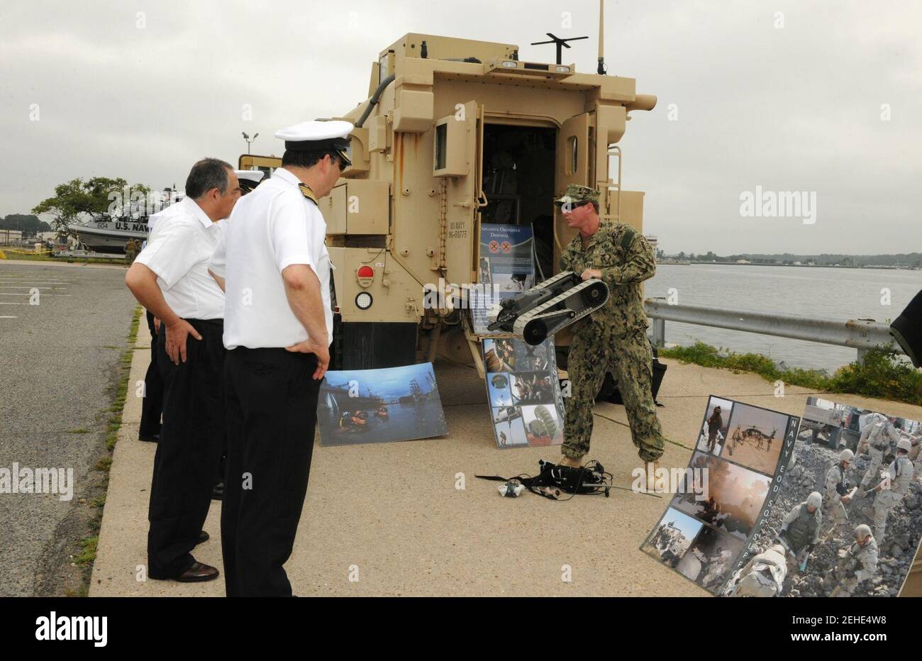 PackBot transportable robotic system 120808 Stock Photo - Alamy